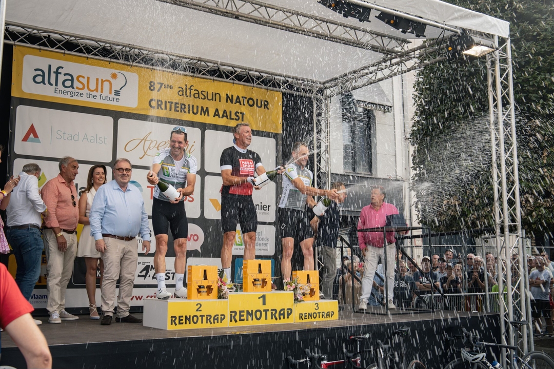 Een prachtige rit, spannend tot het einde. Dirk De Wolf won de ...