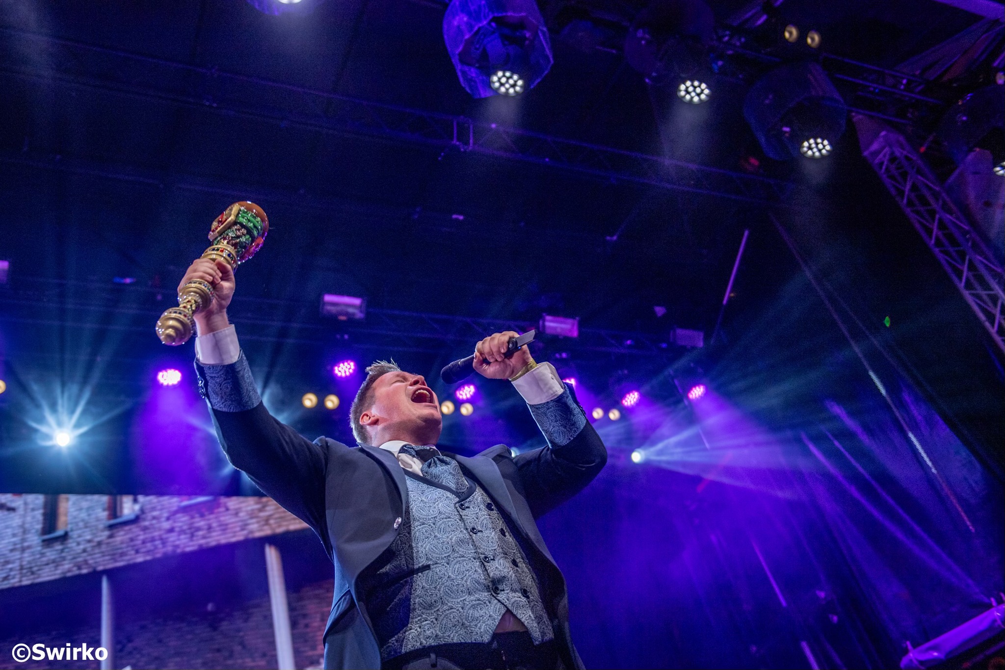 Deel 04 - Een bomvolle Grote Markt zag Vincent Van Caekenberghe Prins ...