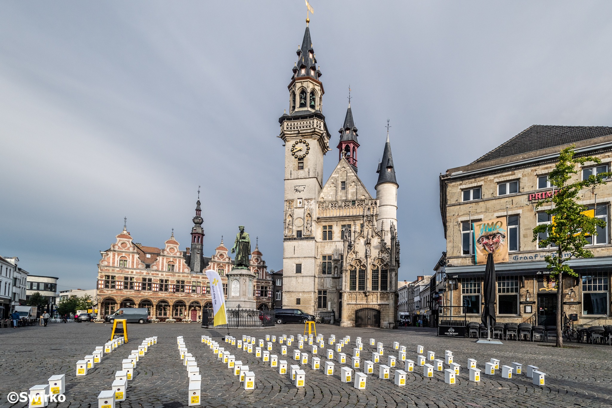 Vanochtend organiseerde het Wit-Gele Kruis een actie op de Grote Markt ...