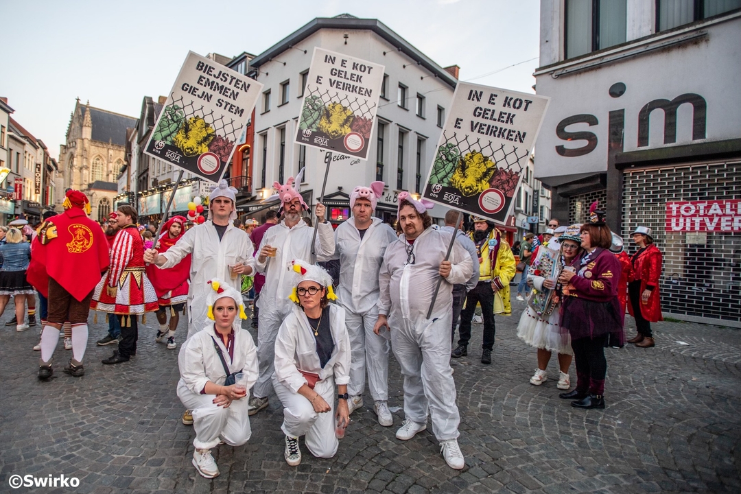 Deel 01 - Een bomvolle Grote Markt zag Vincent Van Caekenberghe Prins ...