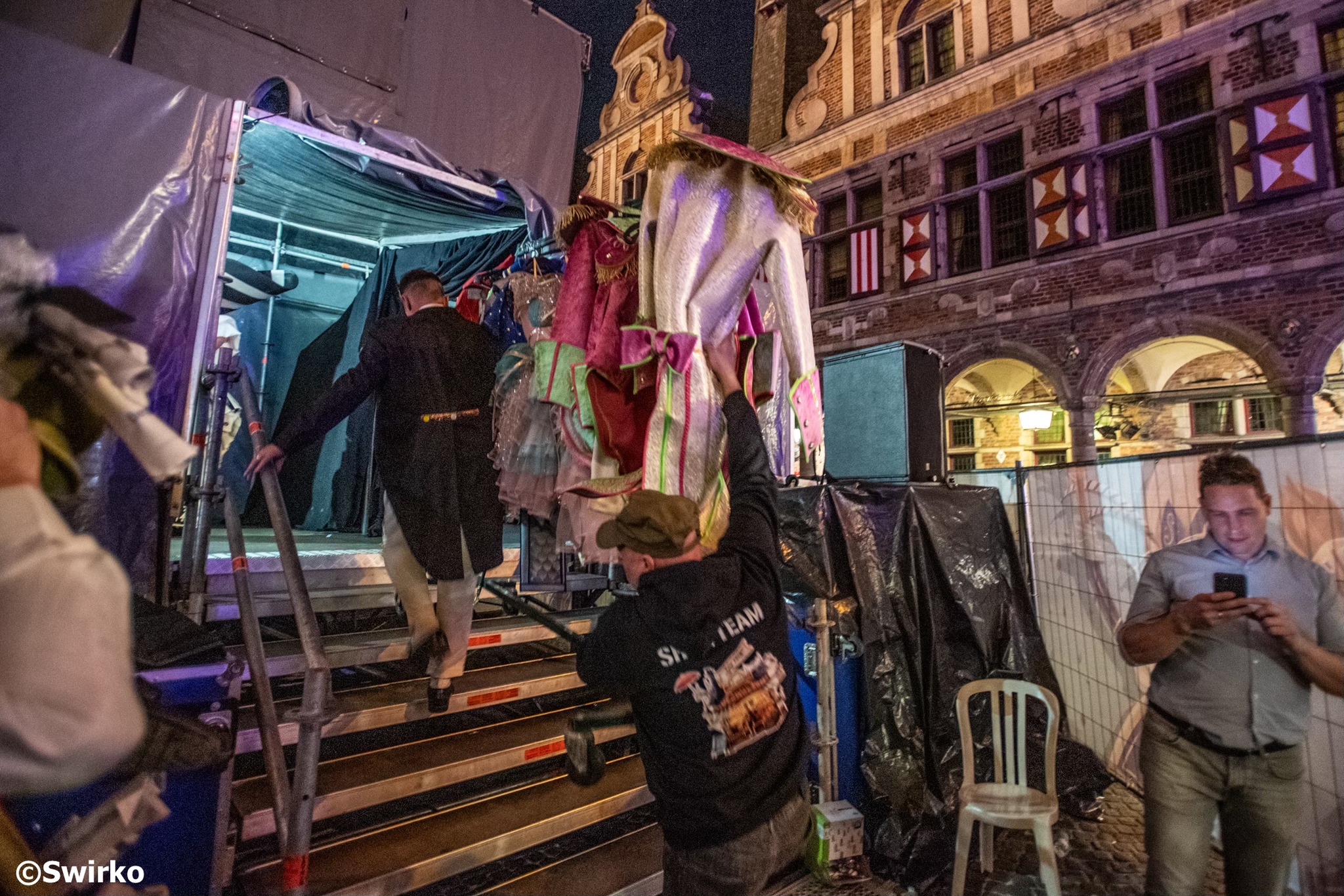 Deel 02 - Een bomvolle Grote Markt zag Vincent Van Caekenberghe Prins ...