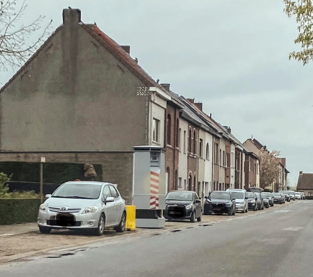 'Sammeke' op wacht in de Oude Abdijstraat. | Goeiedag Radio