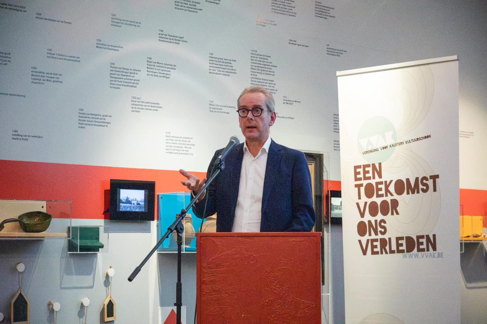 Gisteren vond in het stedelijk museum de jaarvergadering van de VVAK ...