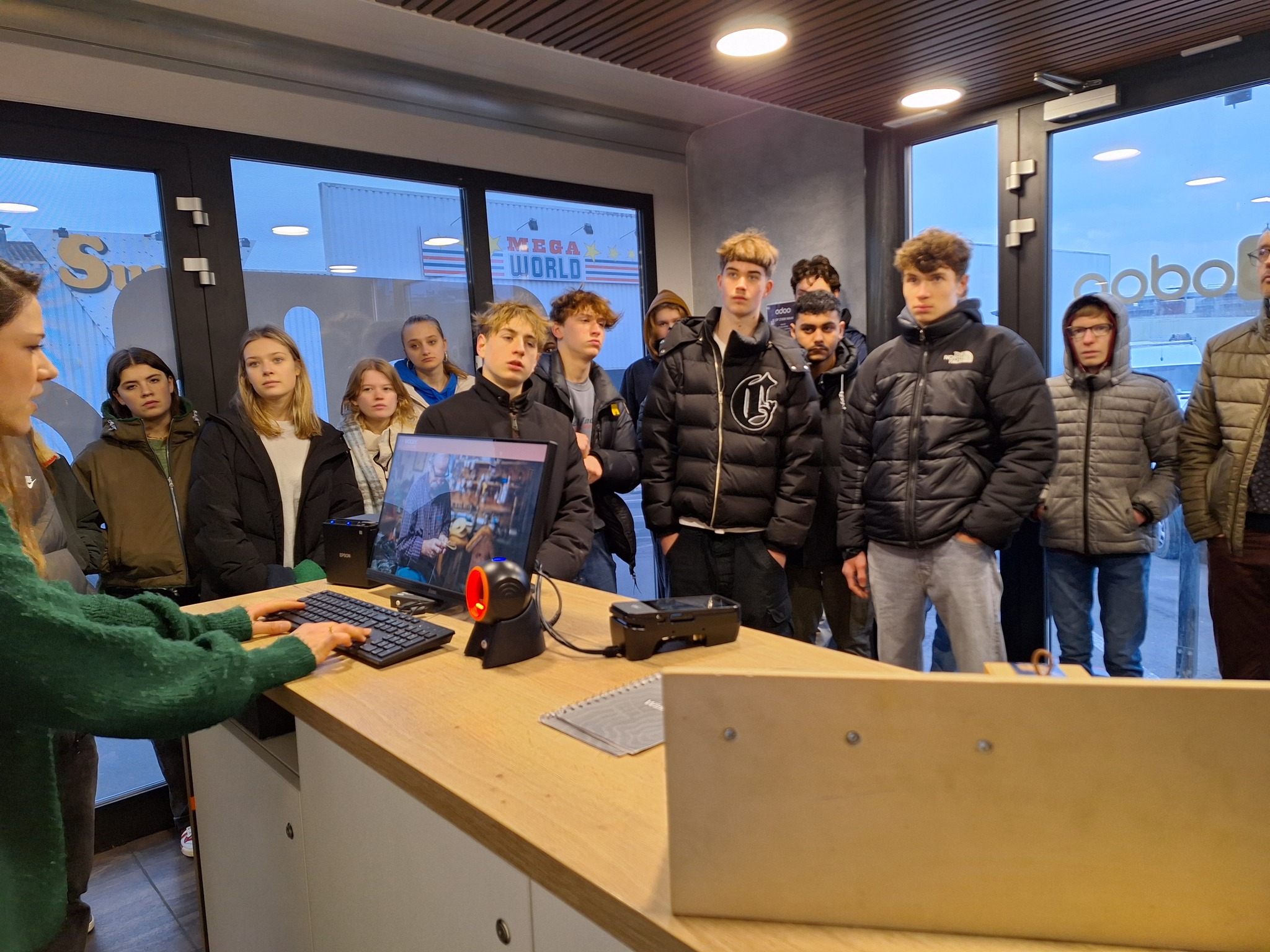 Leerlingen van het Sint-Maarteninstituut maken kennis met het ... Leerlingen van het Sint-Maarteninstituut maken kennis met het ...