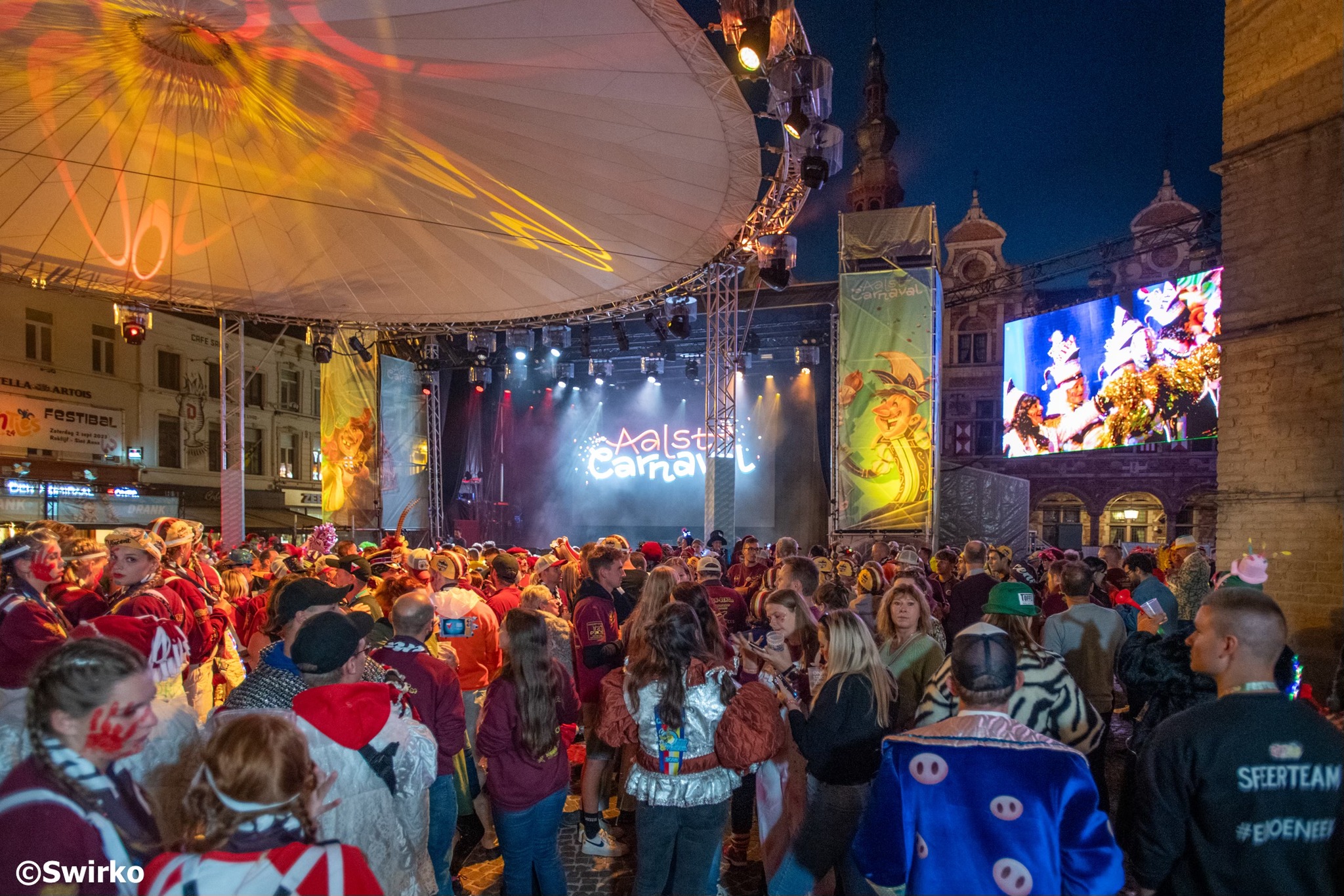 Deel 01 - Een bomvolle Grote Markt zag Vincent Van Caekenberghe Prins ...