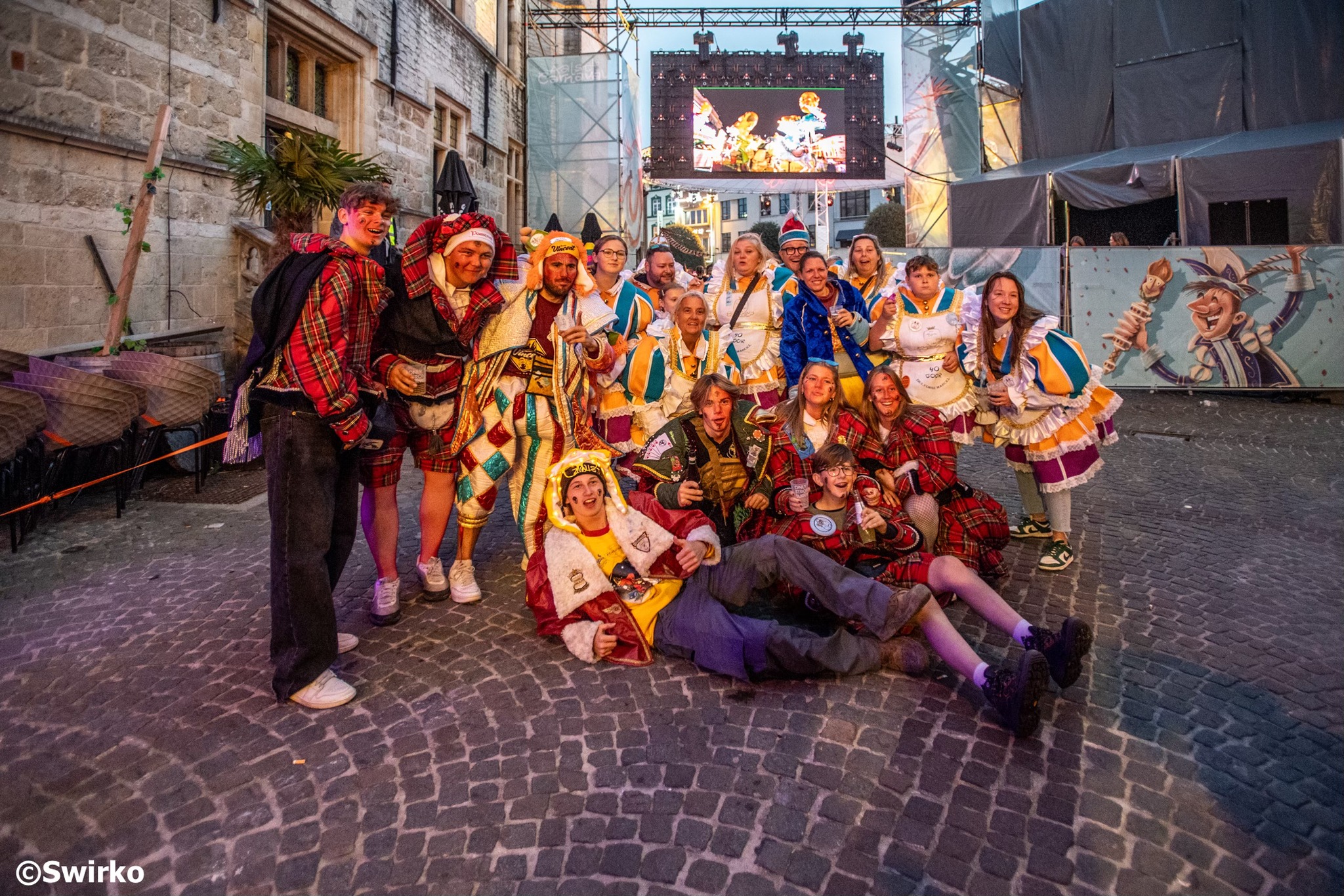 Deel 01 - Een bomvolle Grote Markt zag Vincent Van Caekenberghe Prins ...